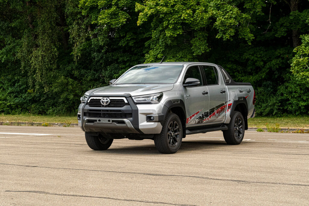 Hilux V6 – Retro Mobility