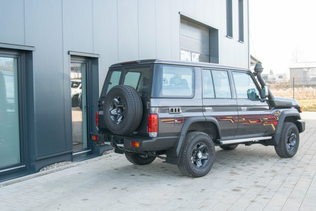 Land Cruiser GRJ76 Facelift – Retro Mobility